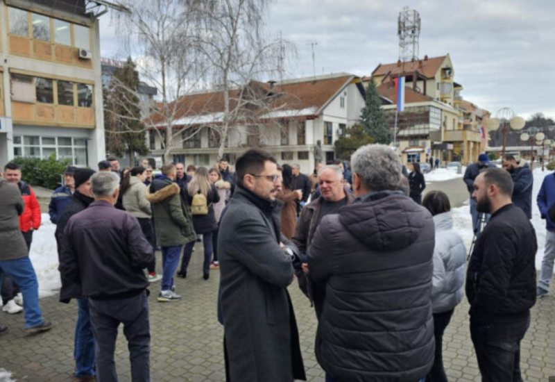 "Lopovi, svaku riječ lažete": Mještani Ugljevika protestuju zbog ...
