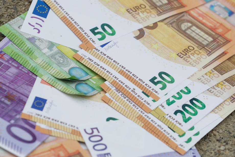 Krili novac u čarapama, zaplijenjeno skoro 40.000 evra | Centralni Portal